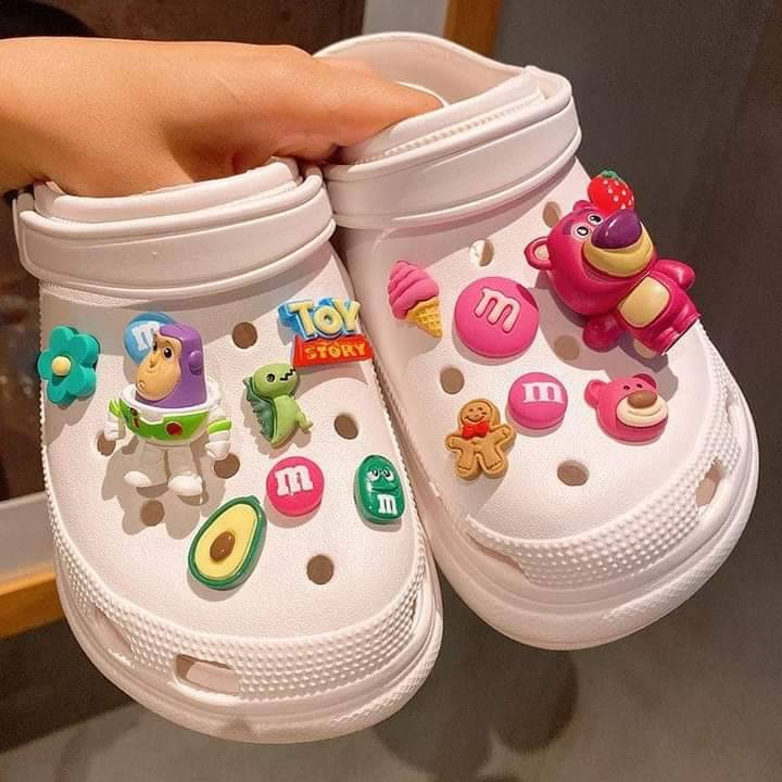 CROCS HELLO KITTY Y TOY STORY – HS Mayoreo