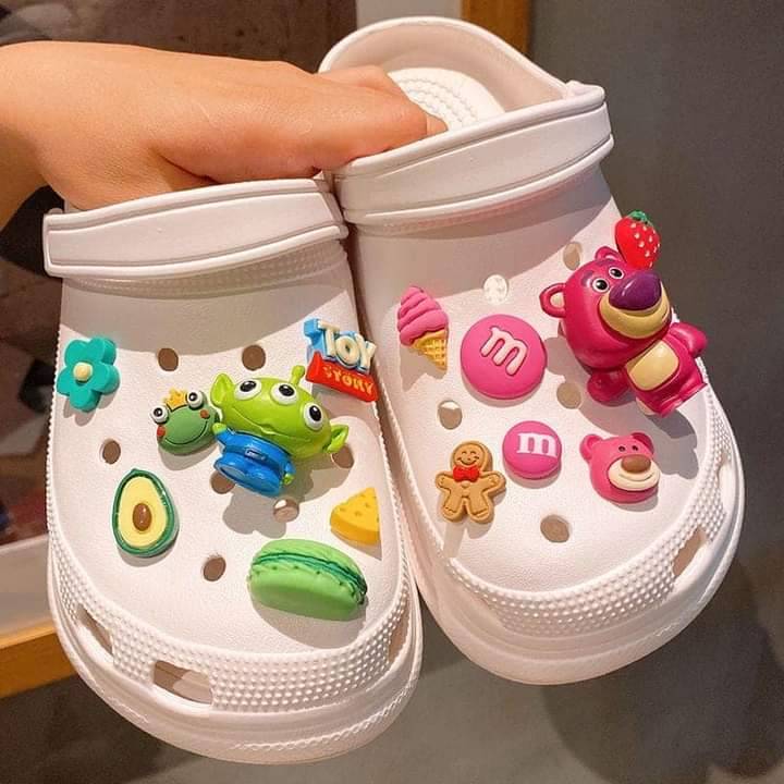 CROCS HELLO KITTY Y TOY STORY – HS Mayoreo